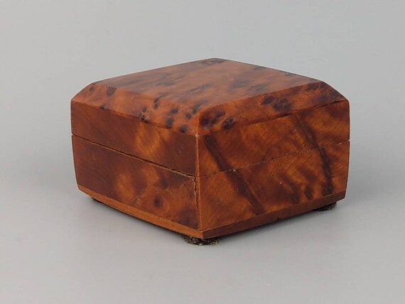 Vintage Small square Thuya wood trinket box with beau… - Gem