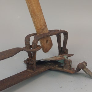 Vintage Trapper Traps Short Chain Movie Prop Wrought Iron Hunting House ...