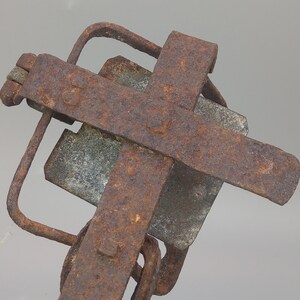 Vintage Trapper Traps Short Chain Movie Prop Wrought Iron Hunting House ...