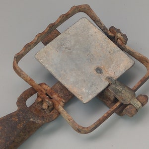 Vintage Trapper Traps Short Chain Movie Prop Wrought Iron Hunting House ...