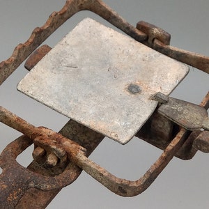 Vintage Trapper Traps Short Chain Movie Prop Wrought Iron Hunting House ...