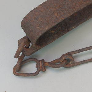 Vintage Trapper Traps Short Chain Movie Prop Wrought Iron Hunting House ...