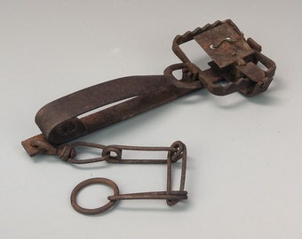 Vintage Trapper Traps Short Chain Movie Prop Wrought Iron Hunting House ...