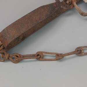 Vintage Trapper Traps Short Chain Movie Prop Wrought Iron Hunting House ...