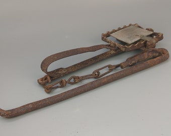 Vintage Trapper Traps Short Chain Movie Prop Wrought Iron Hunting House ...