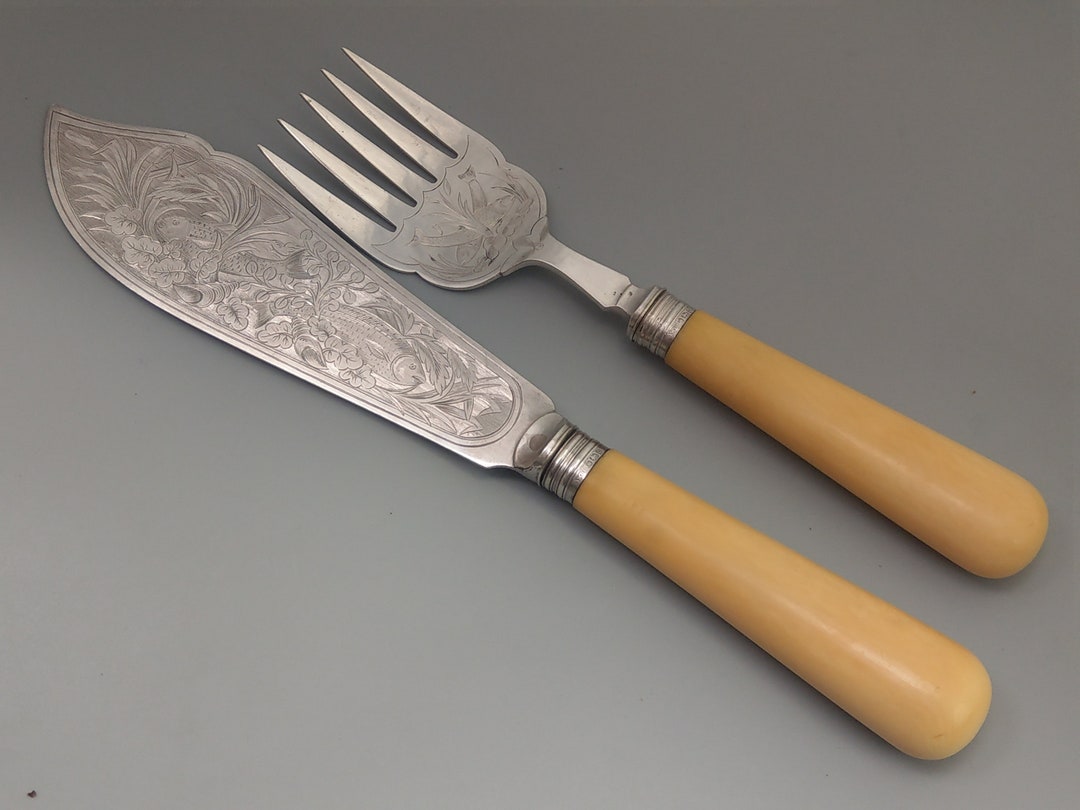 Victorian Engraved Fish Servers With Chunky Bone Handle by William ...