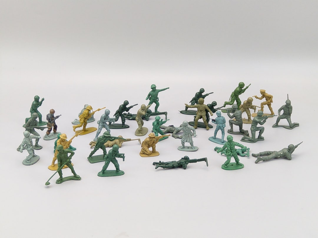 Vintage Toy 34 Miniature Plastic Soldiers Mix Army Made in Hong Kong ...