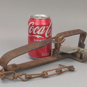 Vintage Trapper Traps Short Chain Movie Prop Wrought Iron Hunting House ...