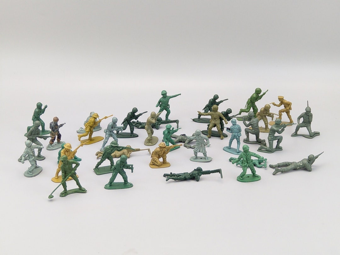 Vintage Toy 34 Miniature Plastic Soldiers Mix Army Made in Hong Kong ...