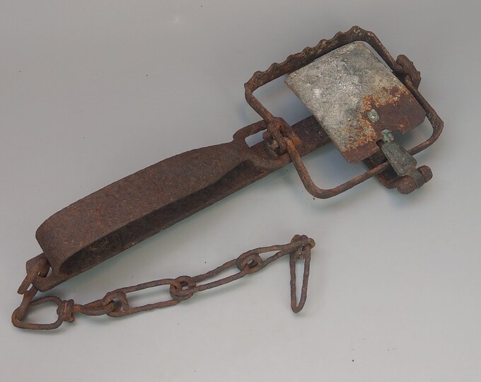 Vintage Trapper Traps Short Chain Movie Prop Wrought Iron Hunting House ...
