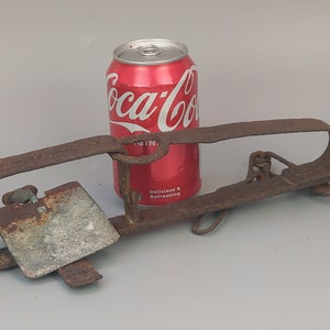 Vintage Trapper Traps Short Chain Movie Prop Wrought Iron Hunting House ...