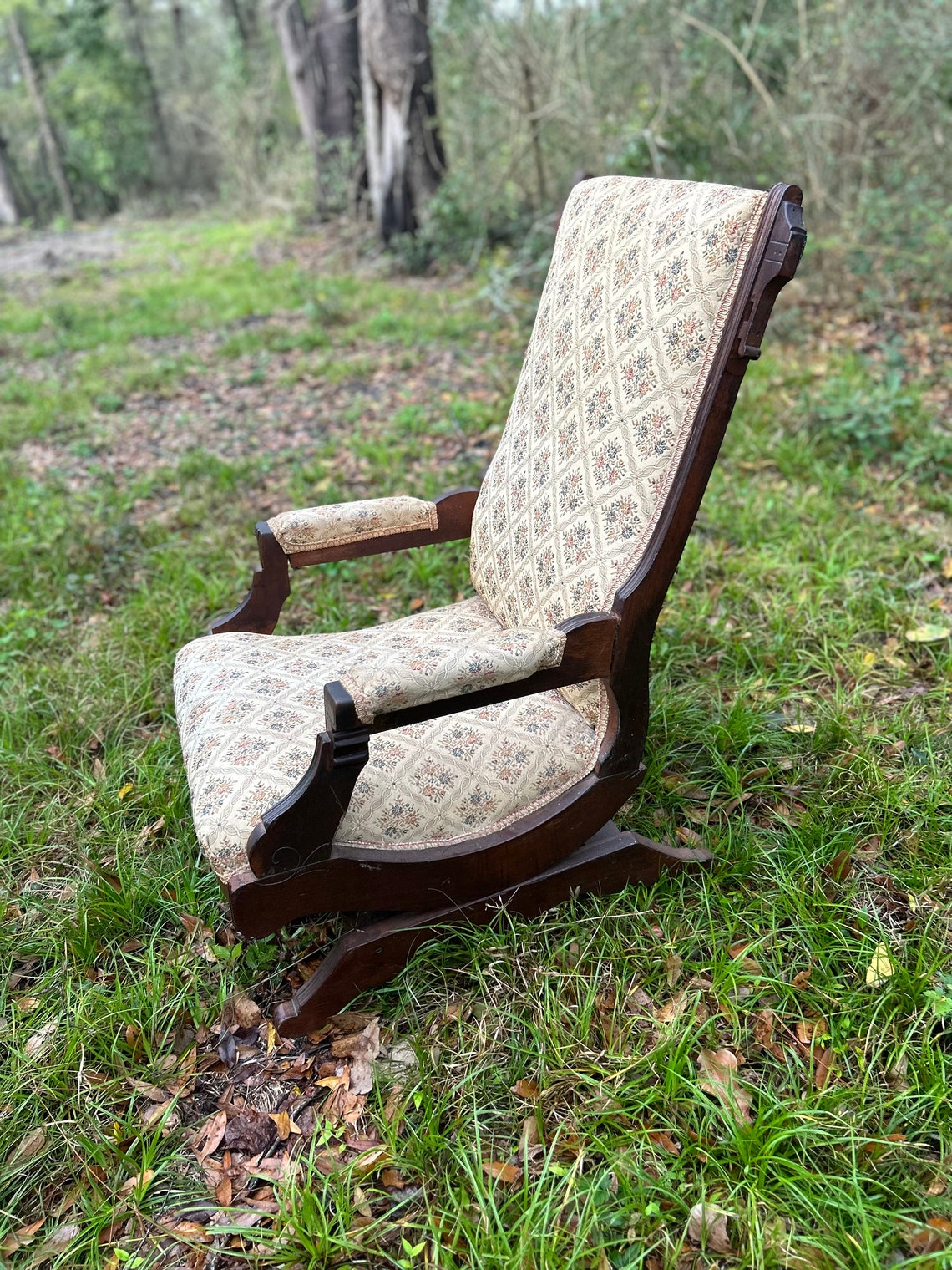 Walnut Rocker Rocking Chair, Vintage Victorian Rocker Rocking Chair ...
