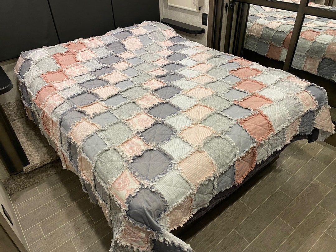 Maddie - Queen Size Patchwork Rag Quilt With Pockets - Etsy