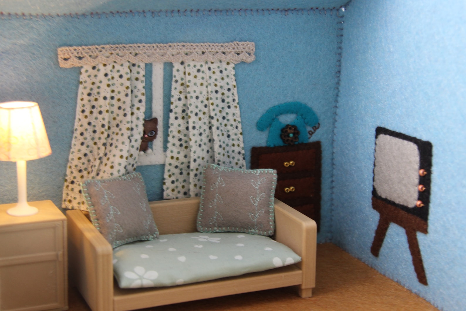 Felt Doll House With Bedside Lamp, Portable Doll House, Travel Toy Doll ...