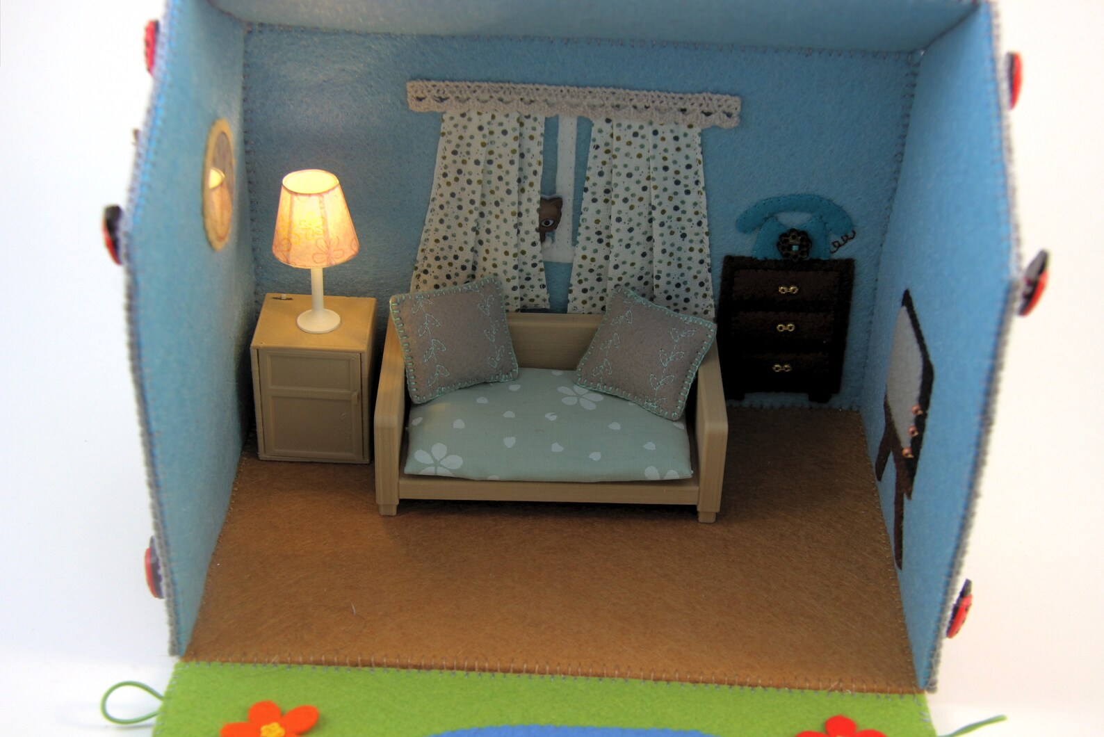 Felt Doll House With Bedside Lamp, Portable Doll House, Travel Toy Doll ...