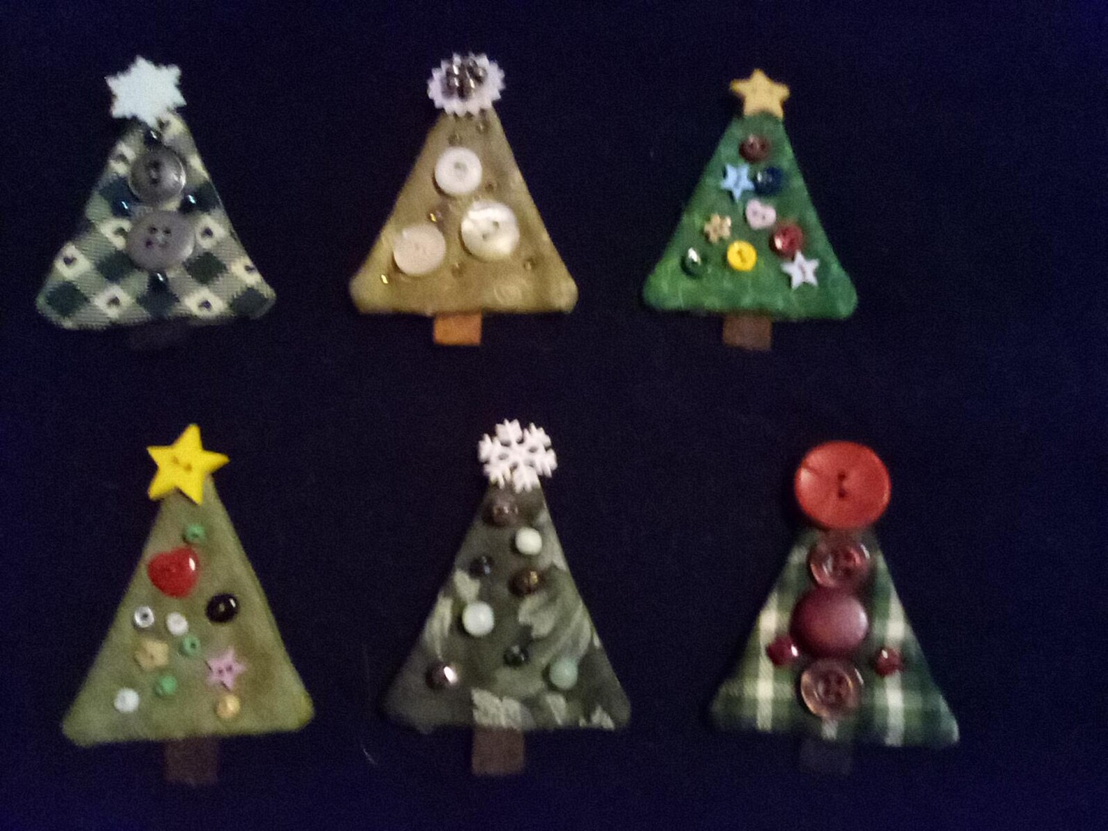 Christmas Tree Pins Made With Fabric, Buttons and Beads. - Etsy