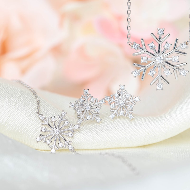 Elsa Snowflake Necklace - Etsy