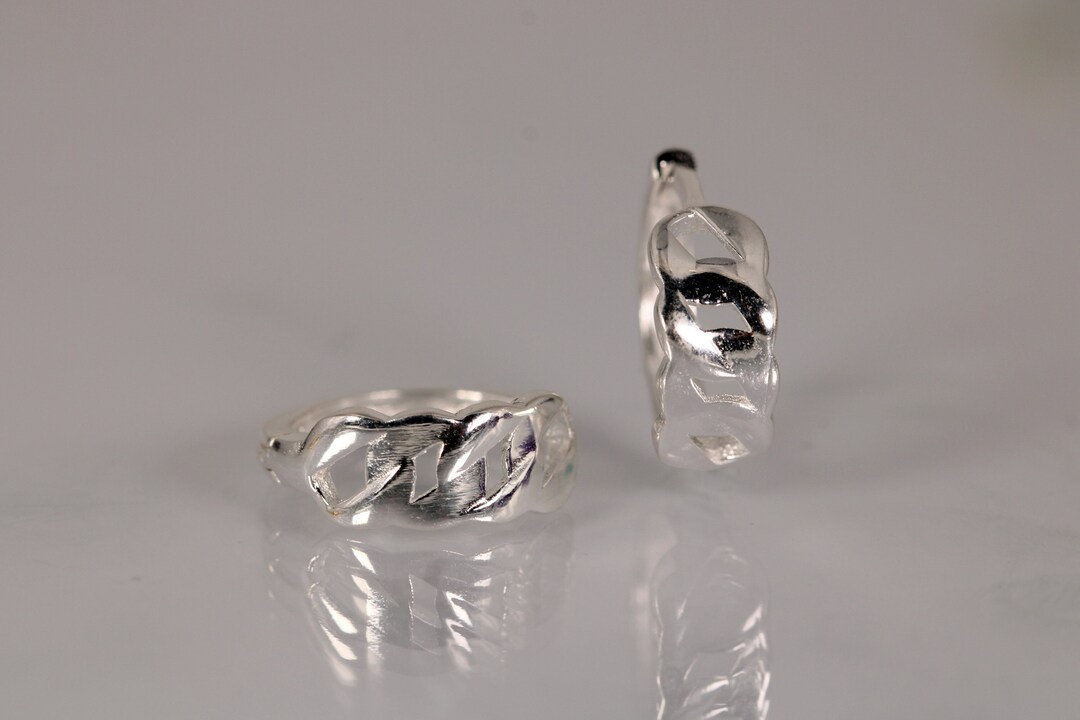Elegant Chain Design Huggies, Dainty Chain-inspired Huggie Earrings in ...