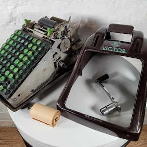 Antique Victor Mechanical Calculator / 1920's Accountancy Tool ...