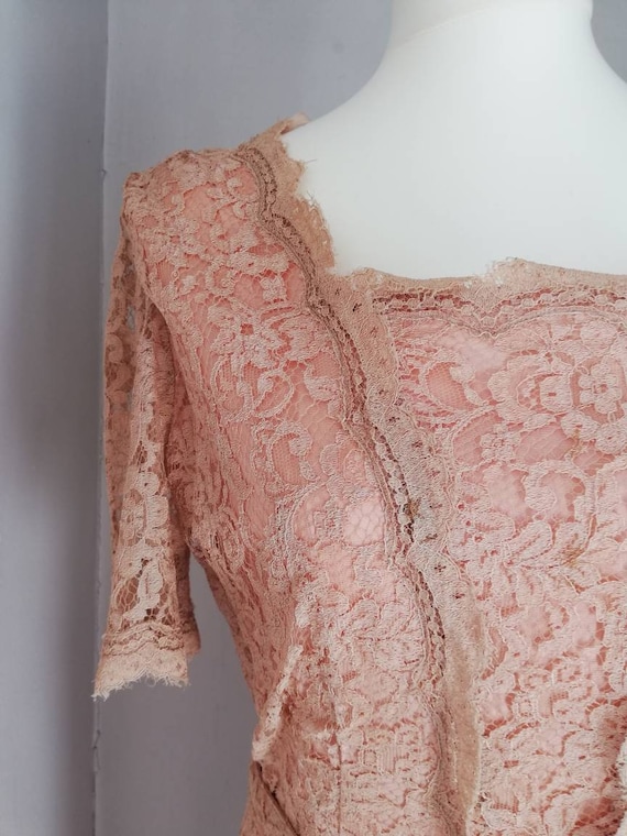 50s lace dress in nude champagne colour. Pretty neck … - Gem