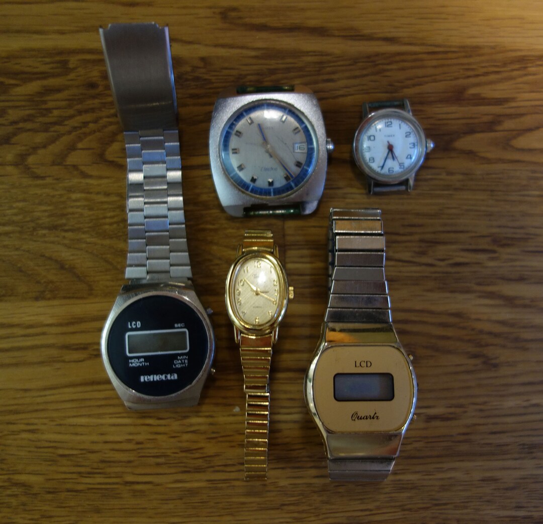 Vintage Lot of 5 Broken Watches, LCD and TIMEX Battery - Etsy