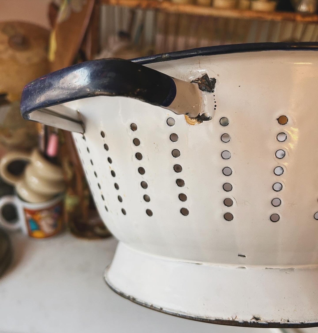 Large Vintage Enamelware Colander - Etsy