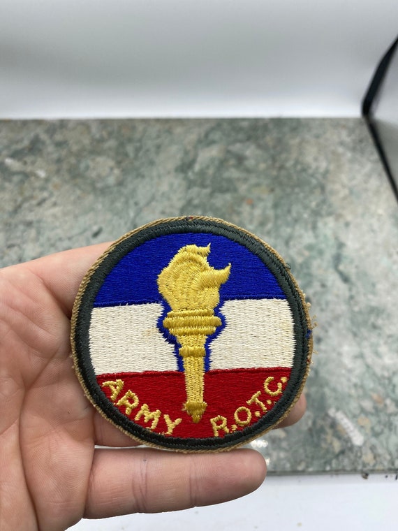 Vintage College University Army ROTC patch - Gem