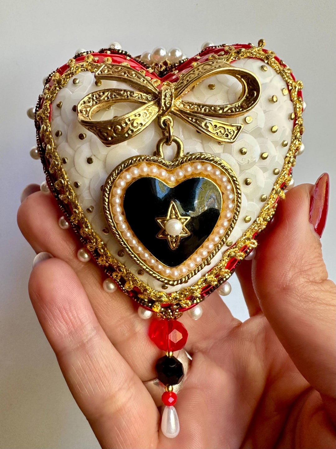Heart-shaped Sequin Pushpin Christmas Ornament With Vintage Heart ...