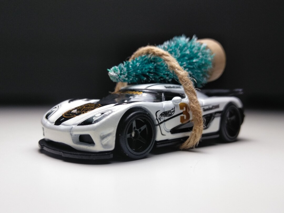 Koenigsegg Agera R Carrying Christmas Tree, Car Christmas Ornament - Etsy