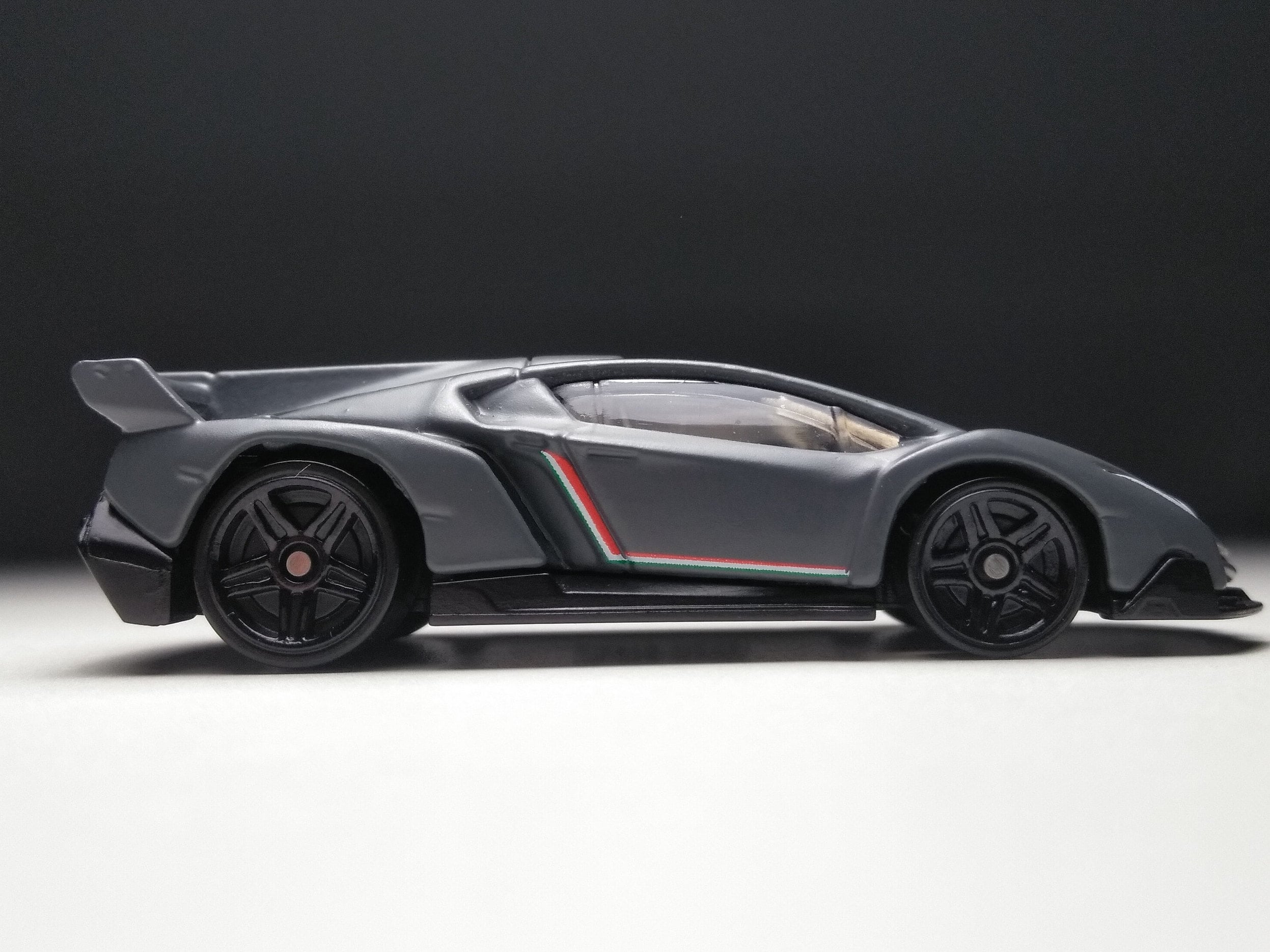 Hot Wheels Lamborghini Veneno Black