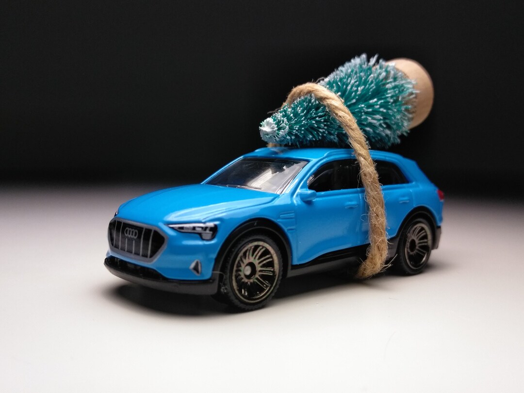 Audi E-tron Carrying Christmas Tree, Car Christmas Ornament - Etsy