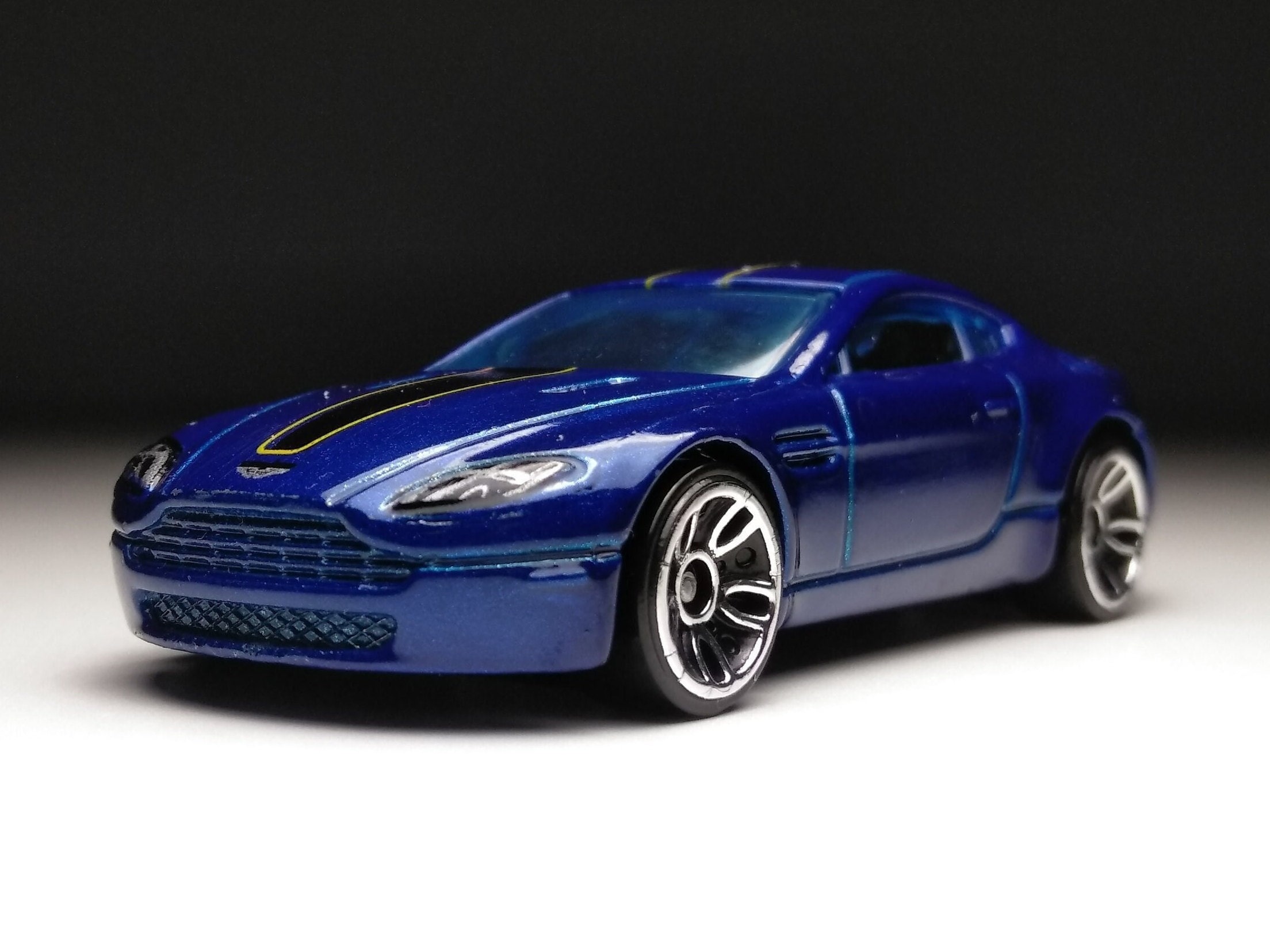 Sexy Aston Martin Add