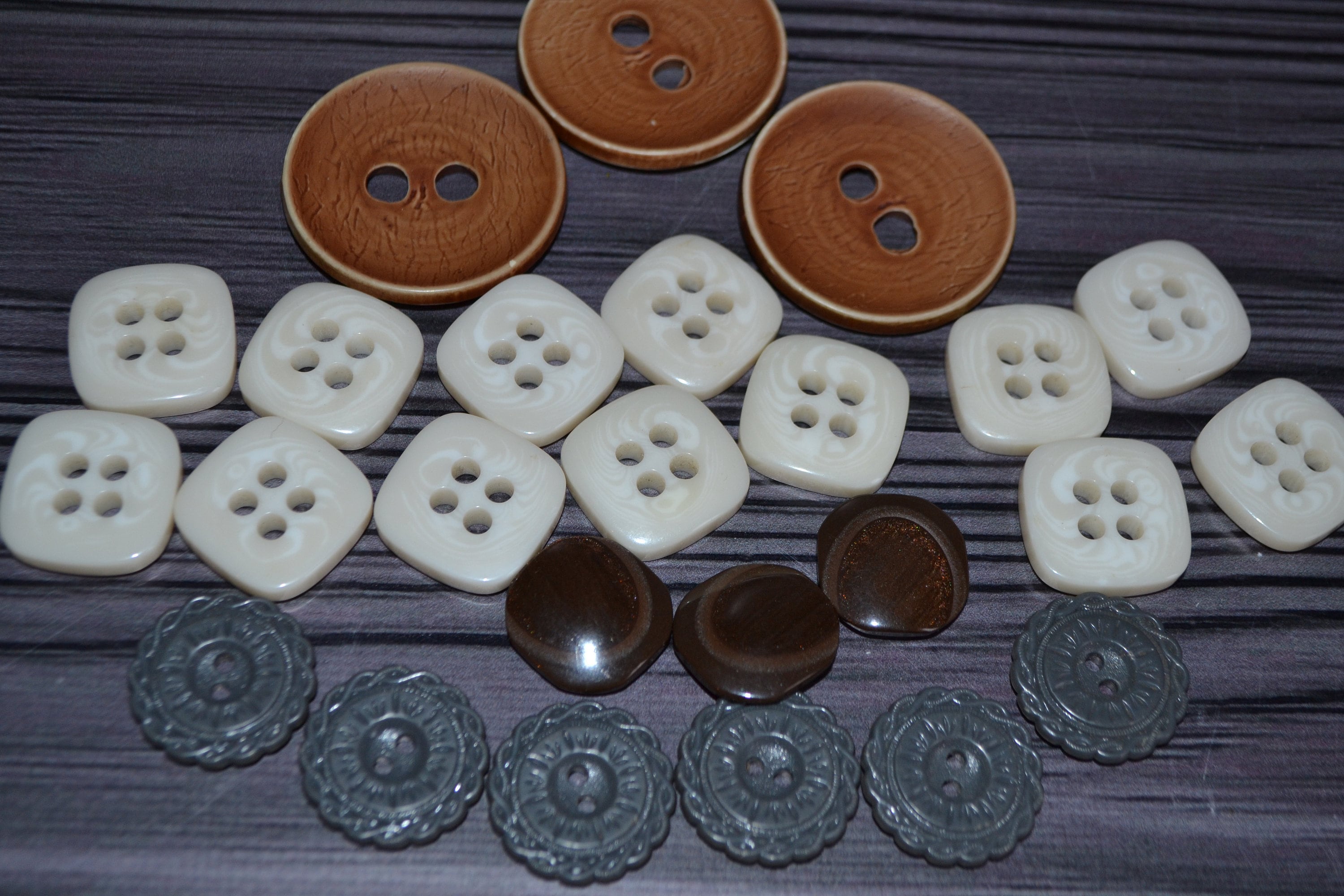 Un conjunto de botones de diferentes tamaños 25 uds. Botones | Etsy