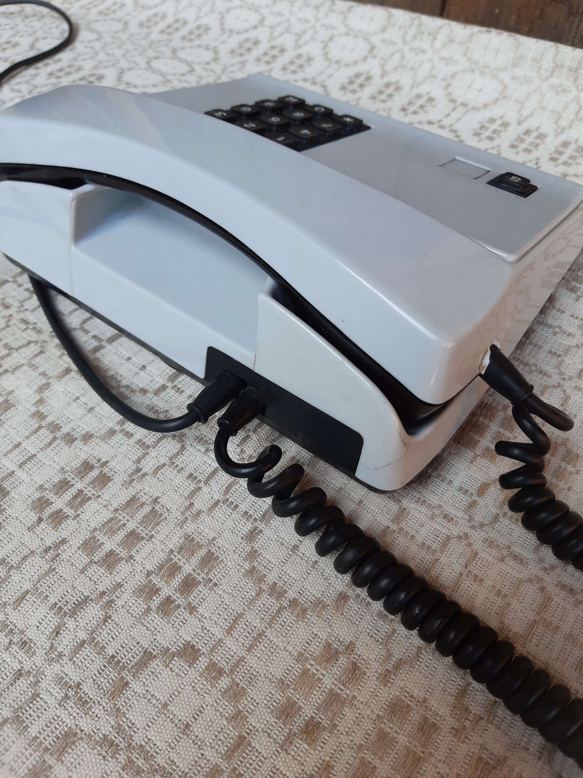 Russisches Vintage Tastentelefon VEF TA-12, altes Tischtelefon, Vintage ...