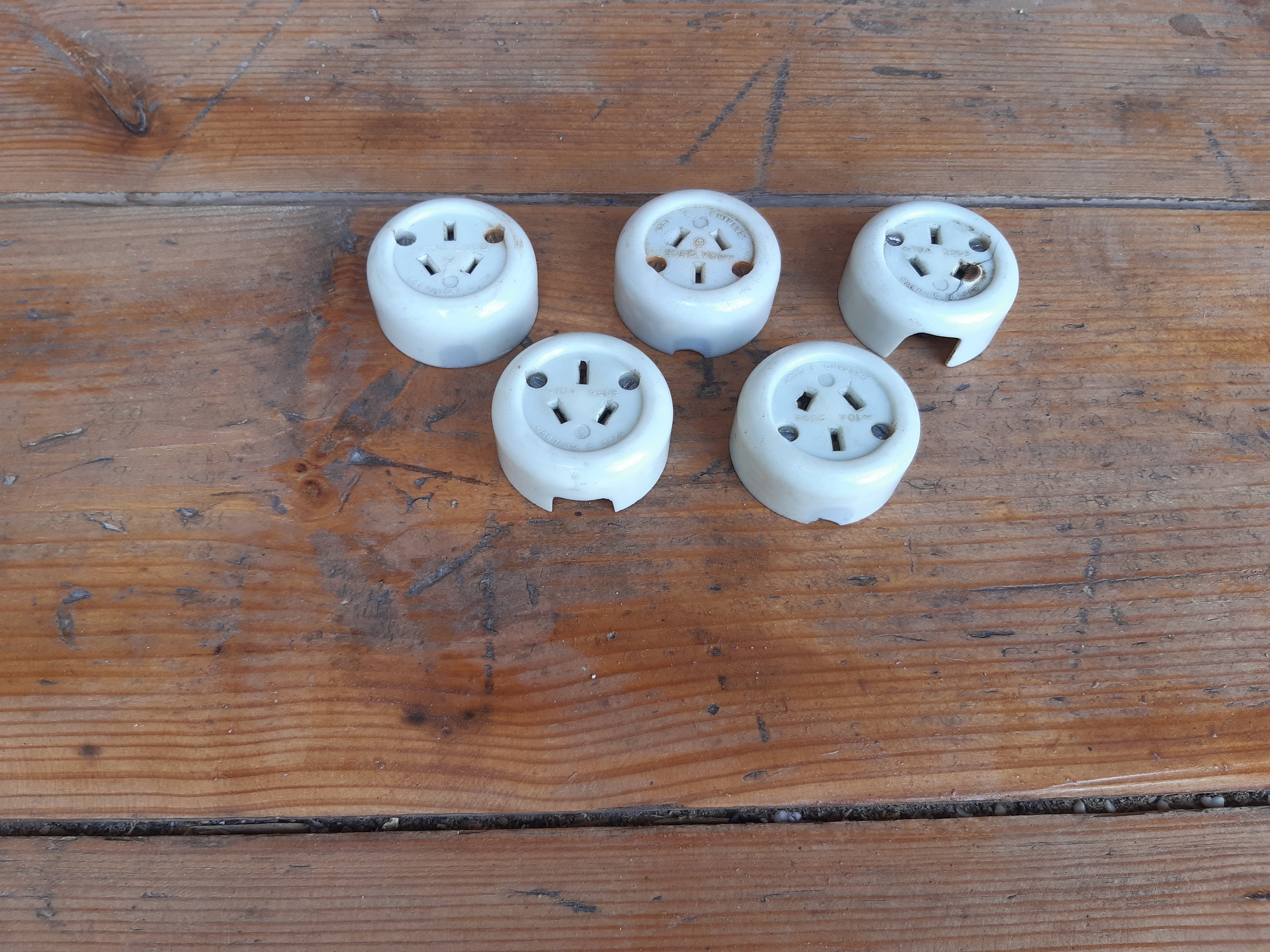 Set of 5 Vintage Electrical 3 Prong Bakelite Sockets, Wall Plug ...