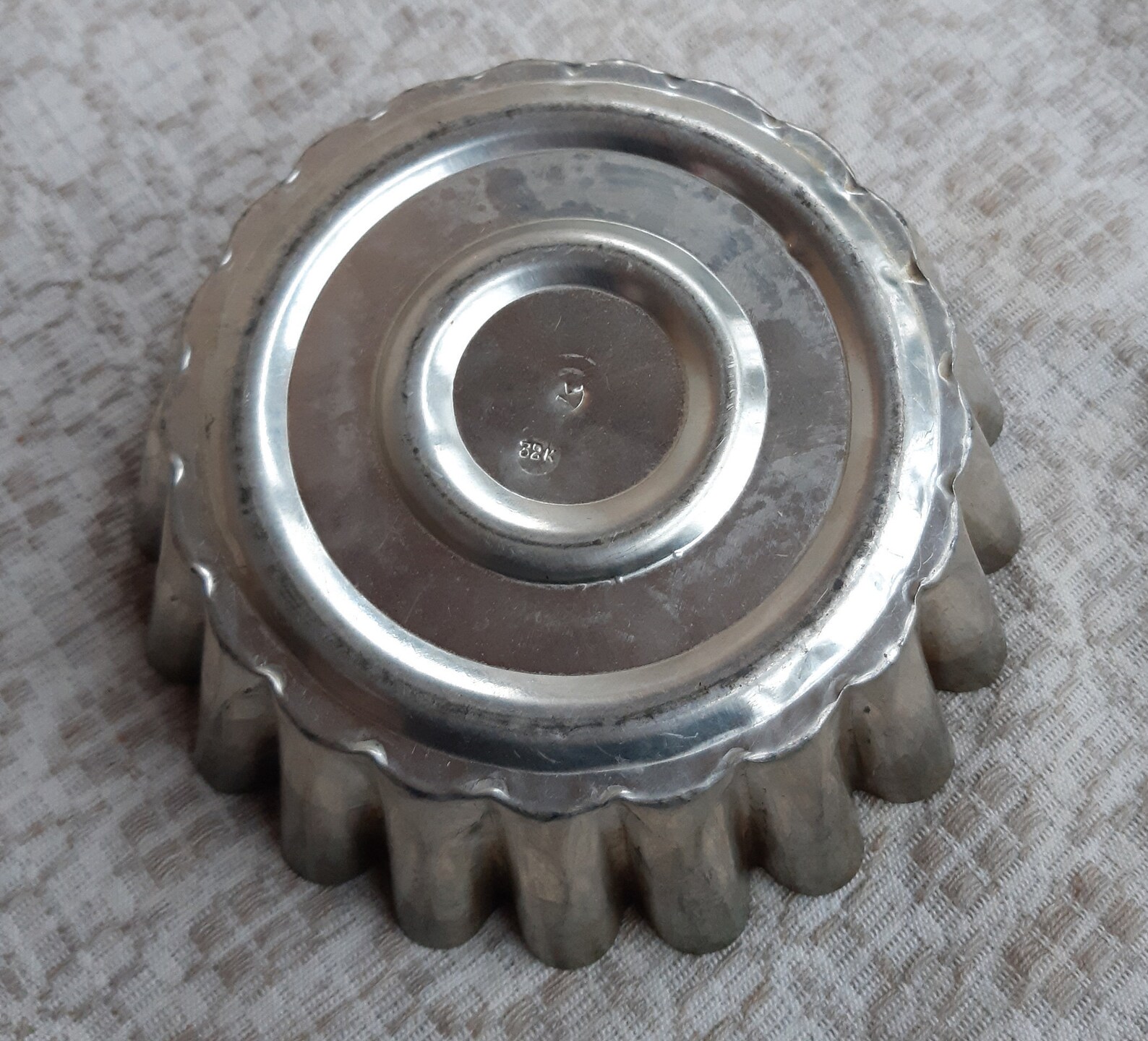 Medium Vintage Metal Cake Baking Mold, Vintage Muffin and Fruit Cake ...