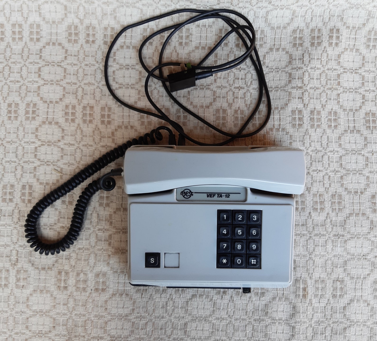Russisches Vintage Tastentelefon VEF TA-12, altes Tischtelefon, Vintage ...
