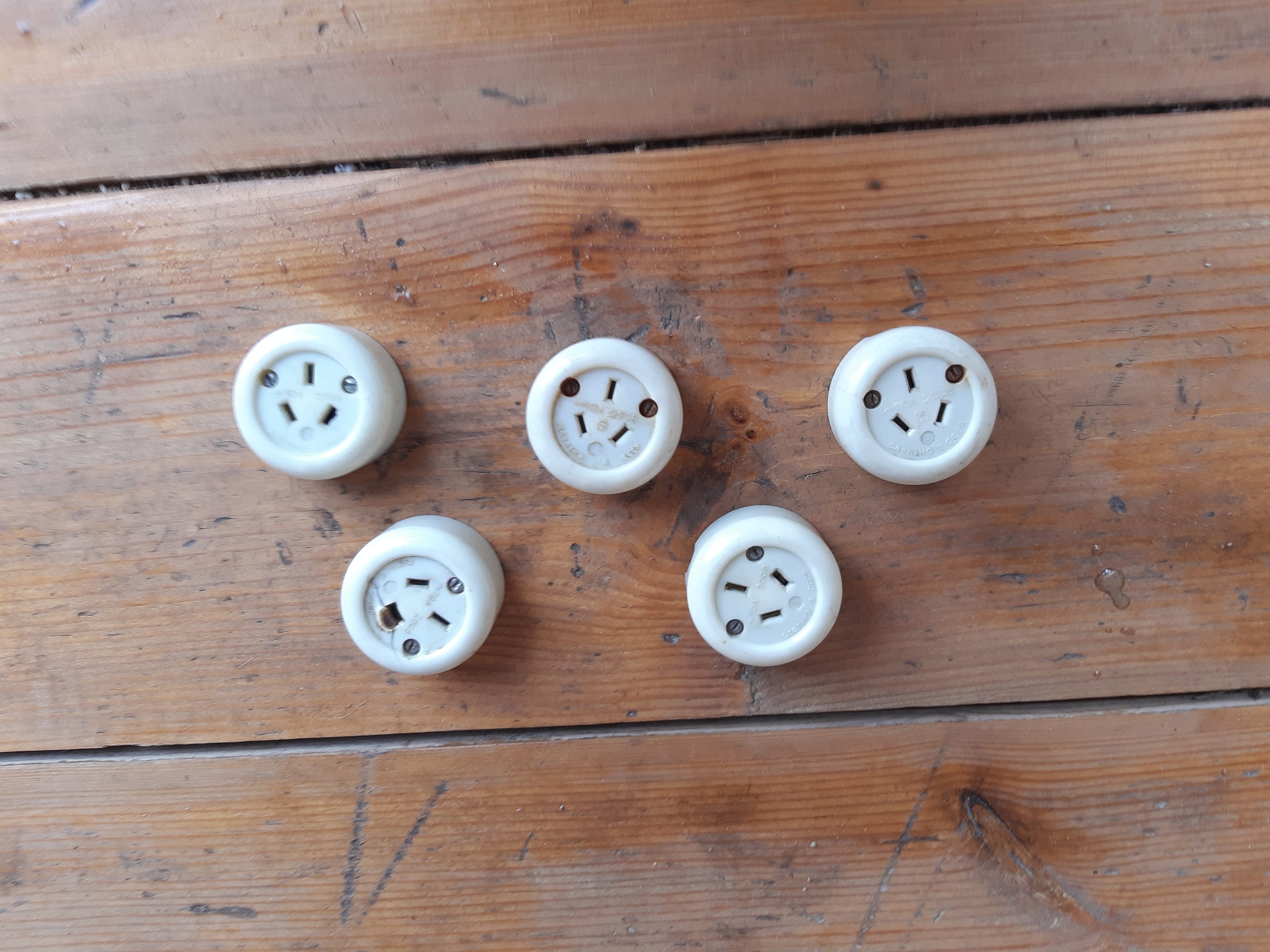 Set of 5 Vintage Electrical 3 Prong Bakelite Sockets, Wall Plug ...