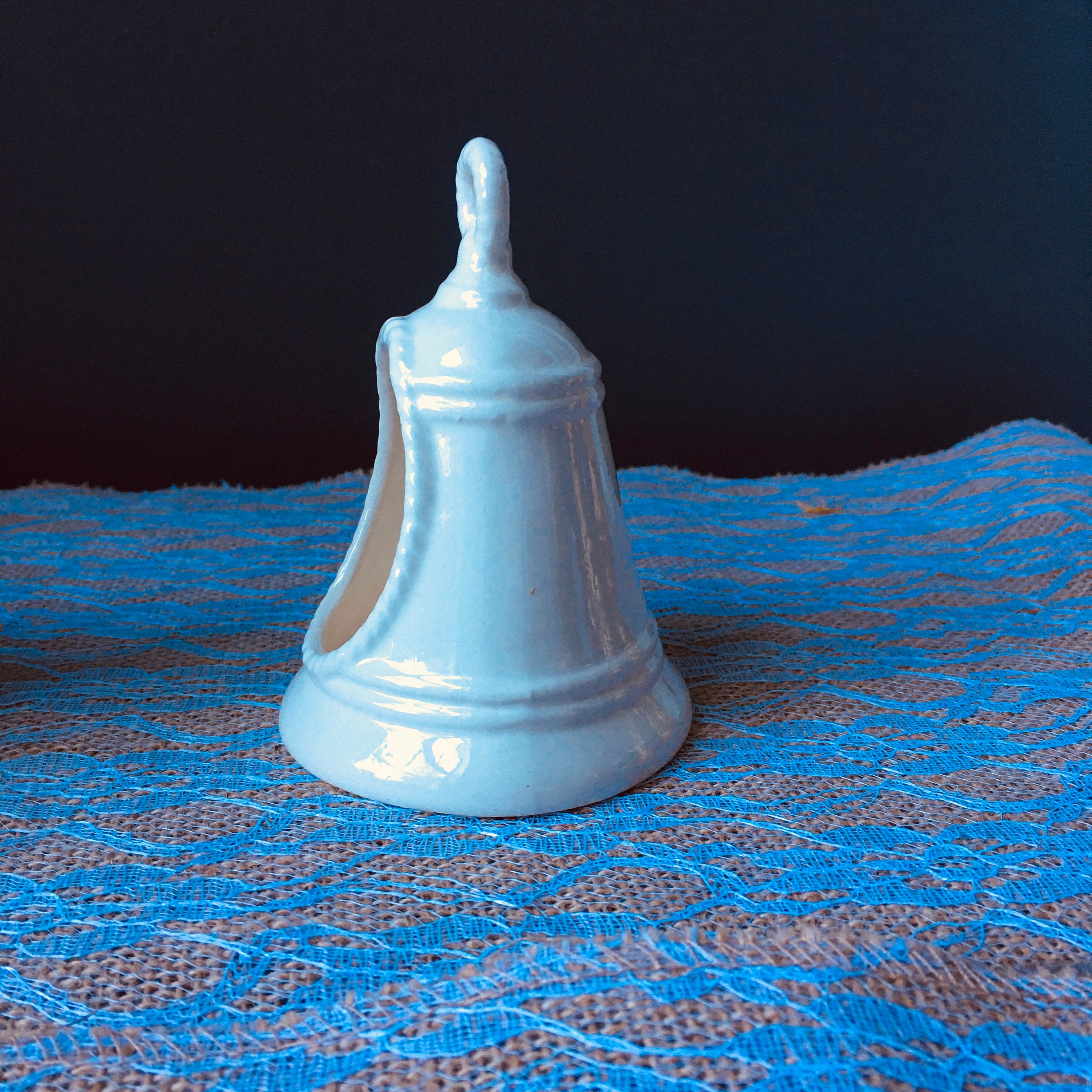 Vintage Bell-shaped Cloche Display-ceramic-antique White-4 1/2 Inches ...