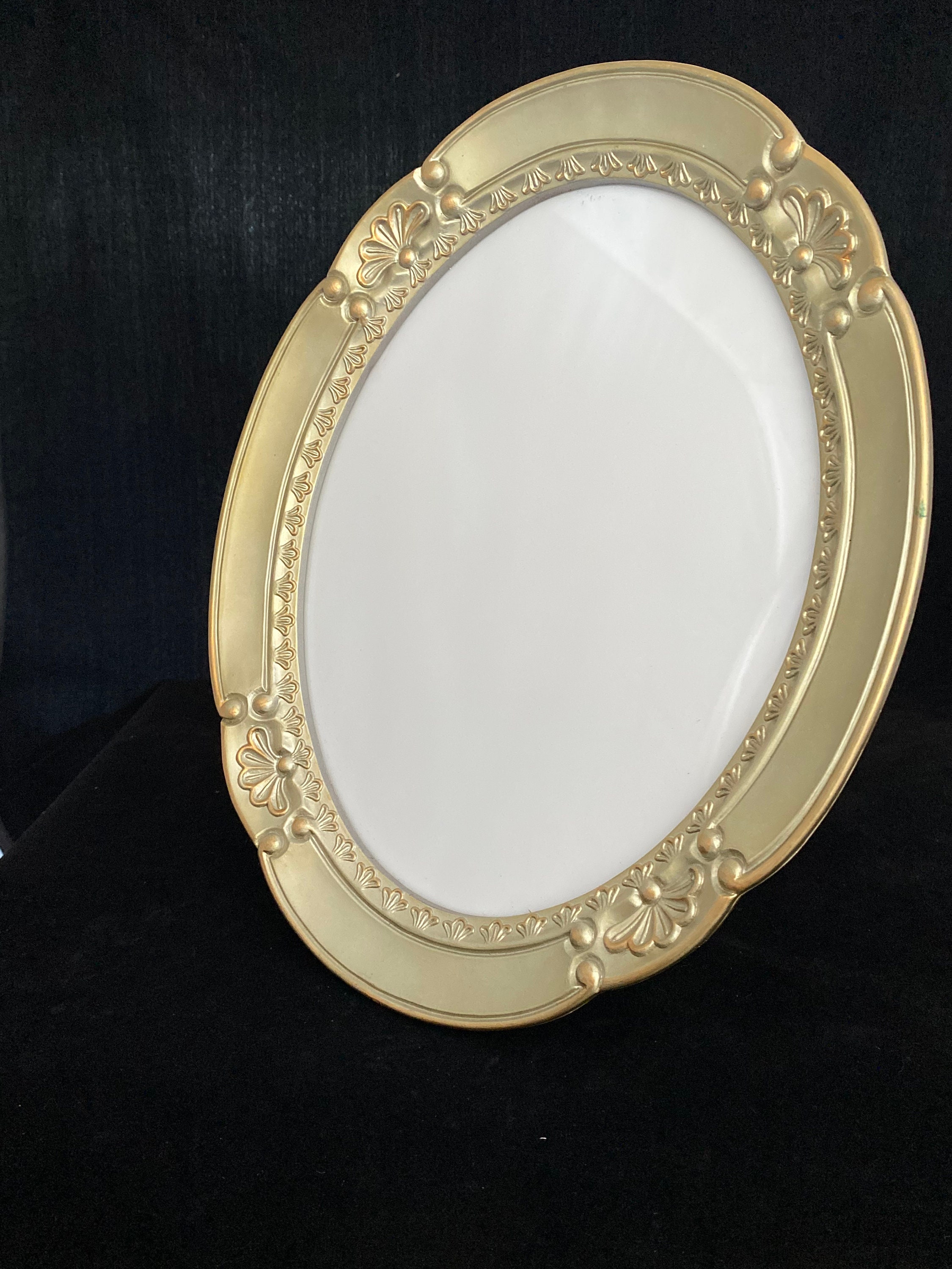 Vintage Large Oval Picture Frame-champagne Gold Color-9 X 7-felt Easel ...