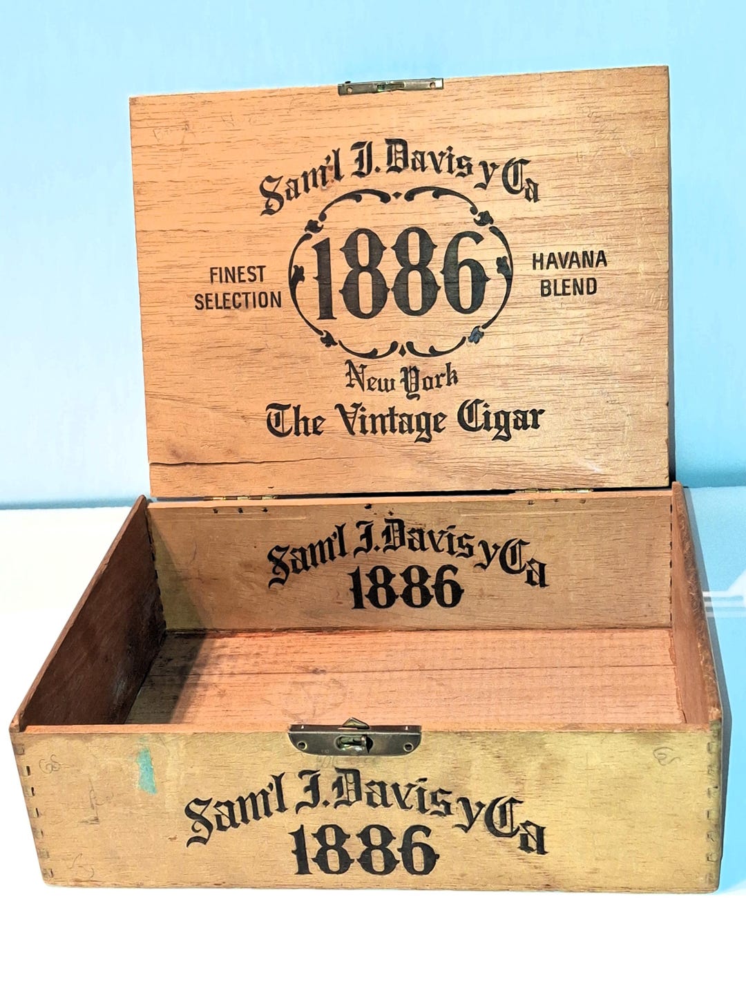 Empty Wooden Cigar Box Samuel J. Davis & Co., Vintage. Vintage ...