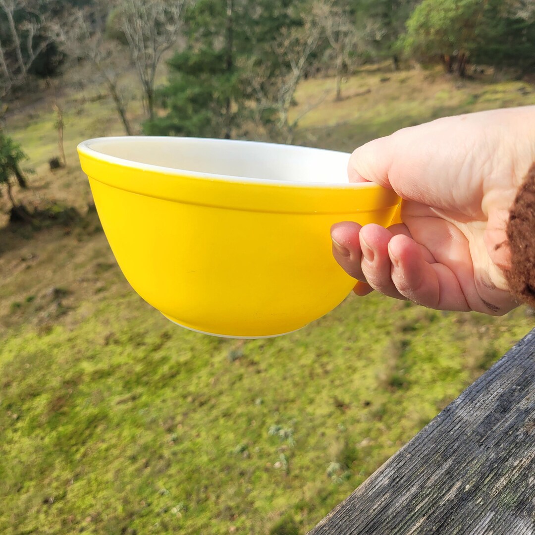 Pyrex Primary 402 Yellow Mixing Bowl, Deep Yellow Color, Vintage Baking ...