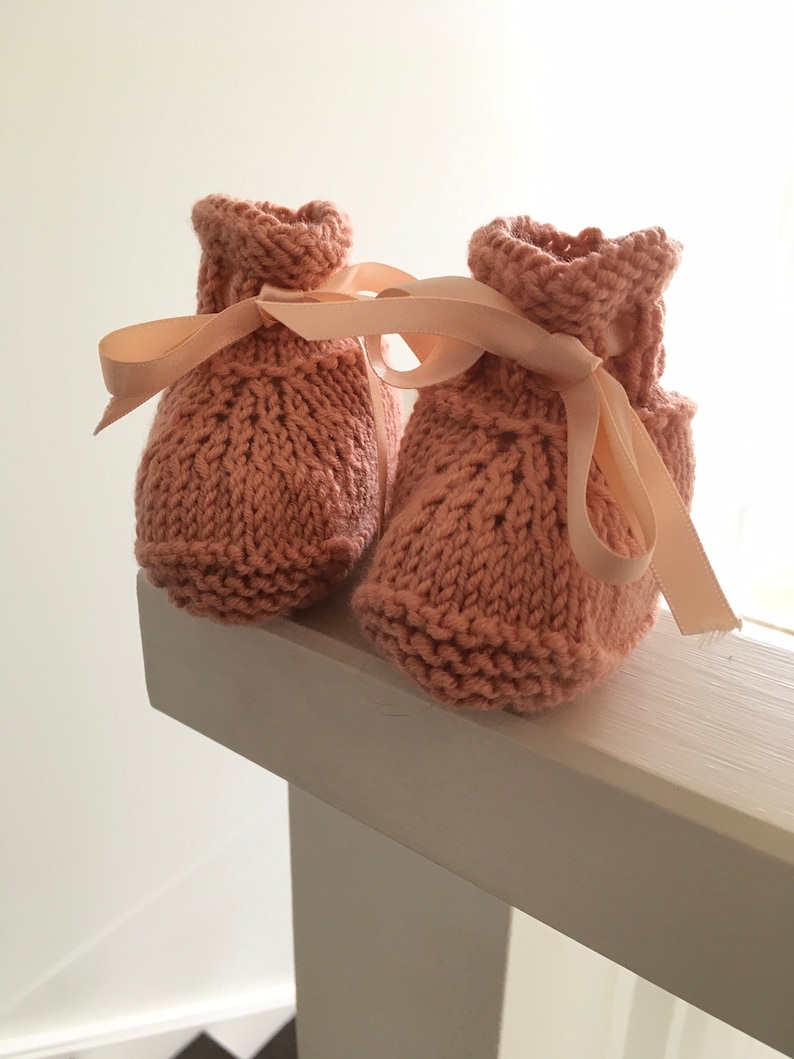 Baby Booties KNITTING PATTERN, Beginner Knit, Knit Flat or in the Round ...