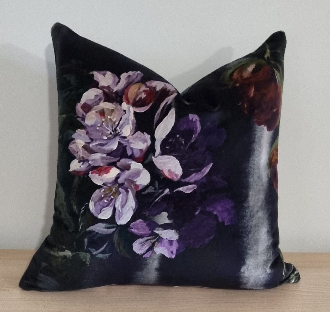 Designers Guild Delft Velvet Noir & Omega Velvet Cushion Cover 40x40 Cm ...