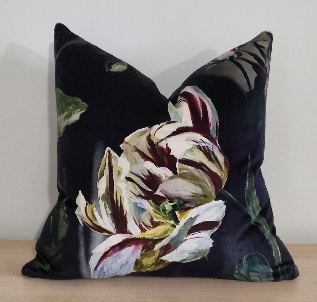 Designers Guild Delft Velvet Noir & Omega Velvet Cushion Cover 43x43 Cm ...