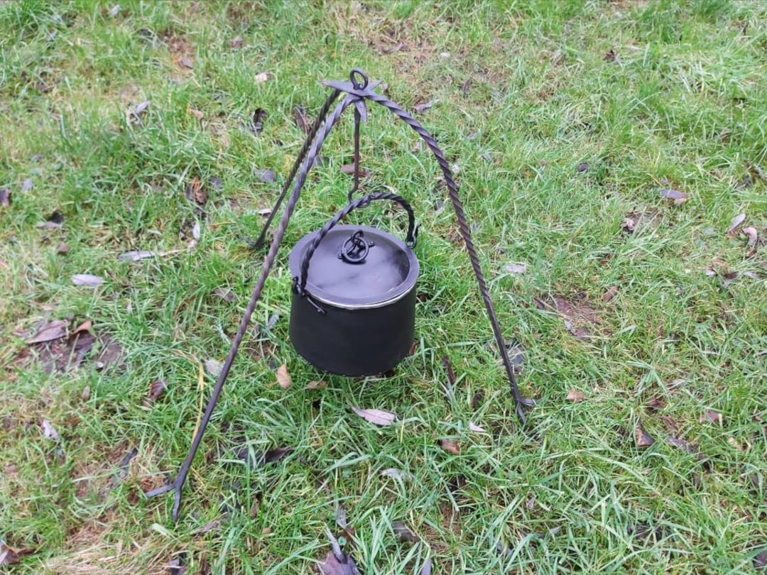 Geschmiedetes Dreibein Stativ, Wikinger Stativ, Grill im alten Stil ...