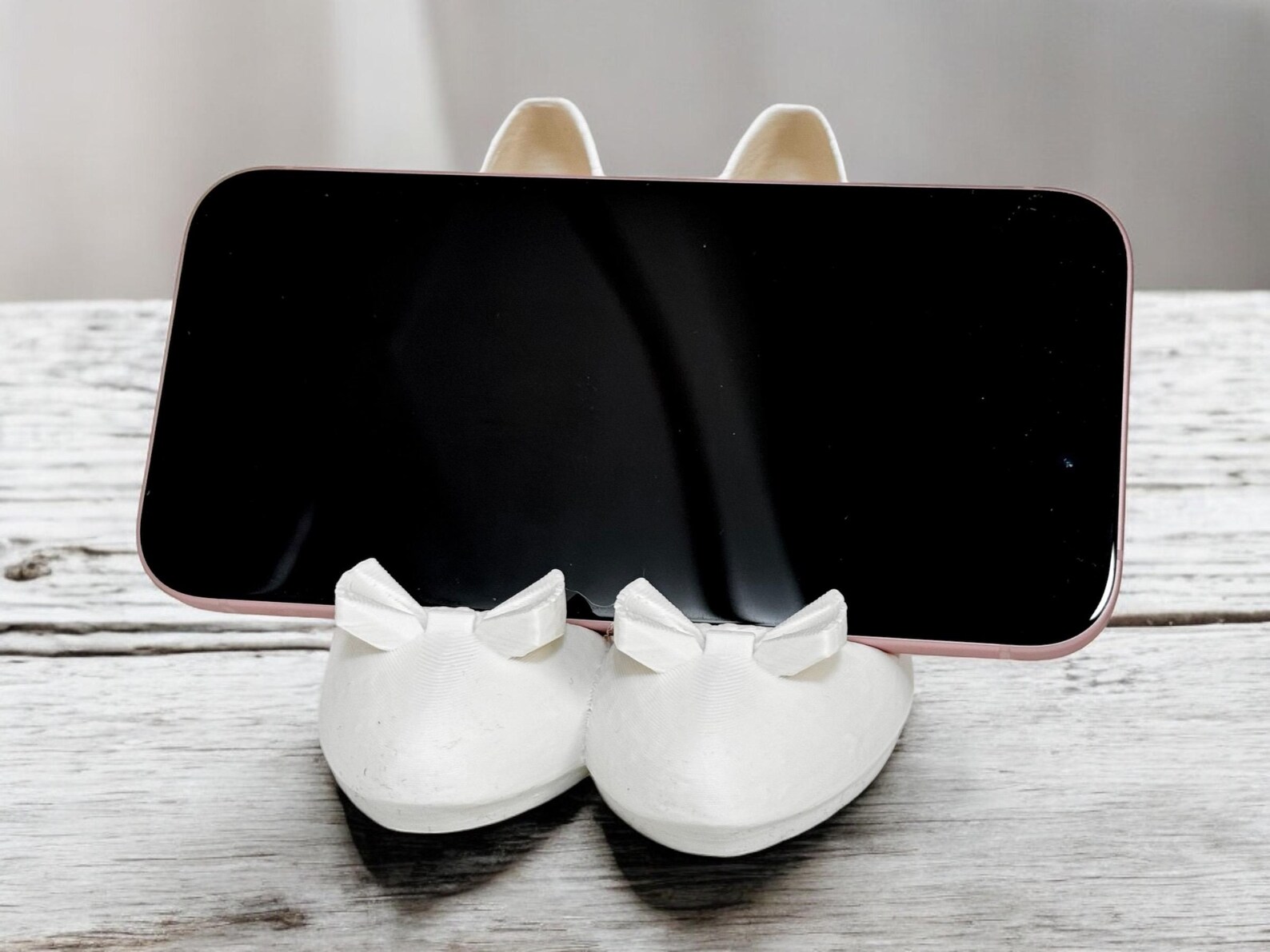 Stylish High Heels Phone Stand | Fashionable Smartphone Holder for Desk ...