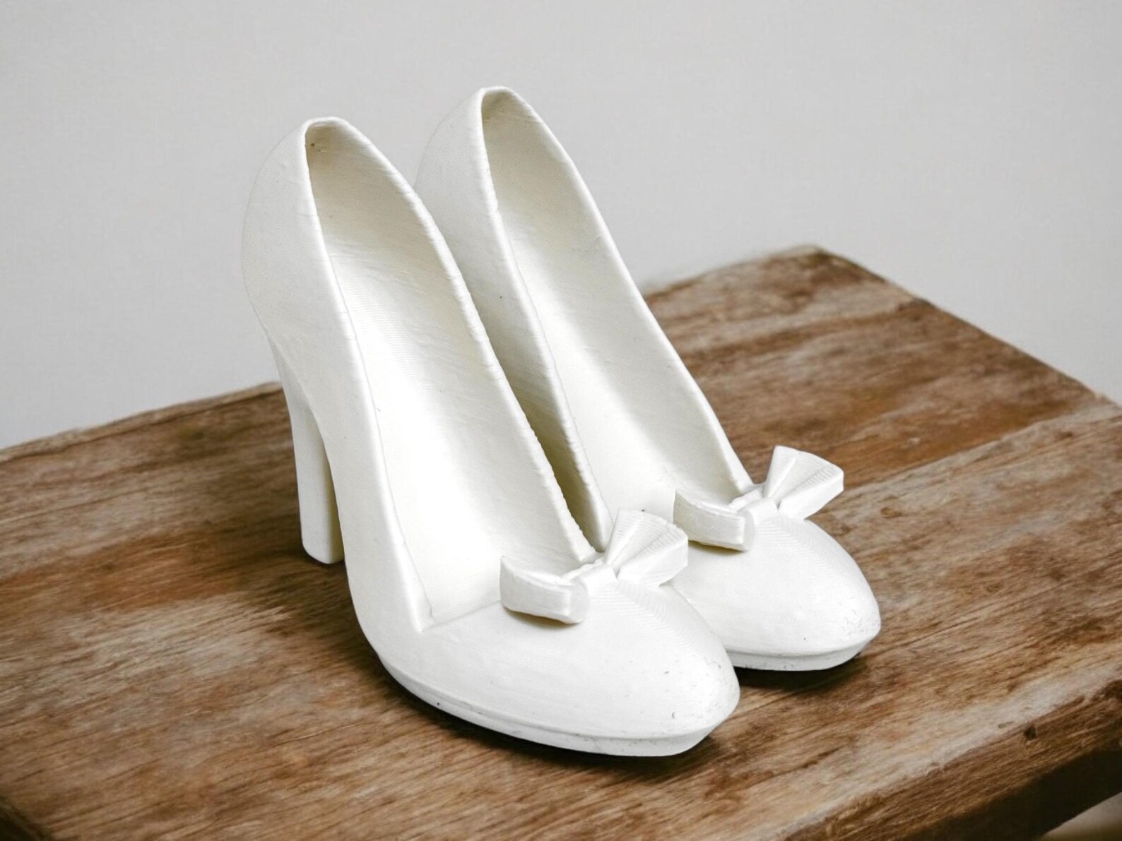 Stylish High Heels Phone Stand | Fashionable Smartphone Holder for Desk ...