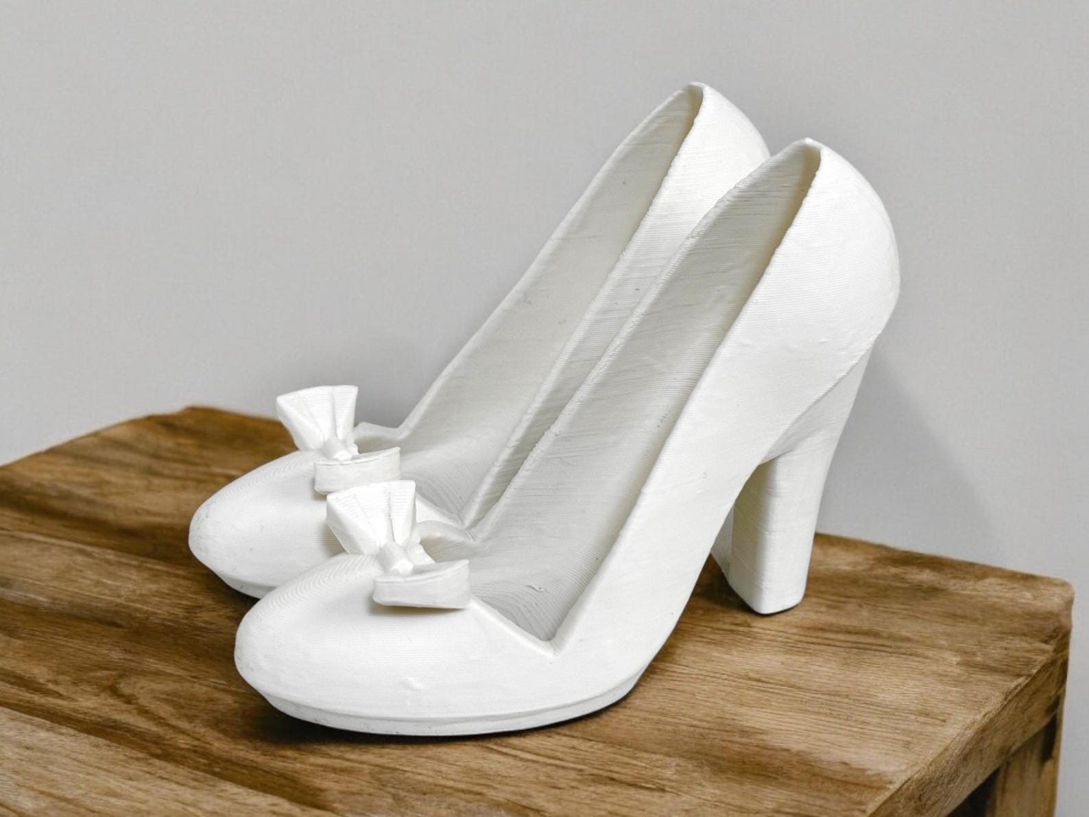 Stylish High Heels Phone Stand | Fashionable Smartphone Holder for Desk ...