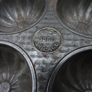 ECKO 1060 Baking Pan ~ Vintage Tin Muffin / Cupcake Pan - Antique Tin ...